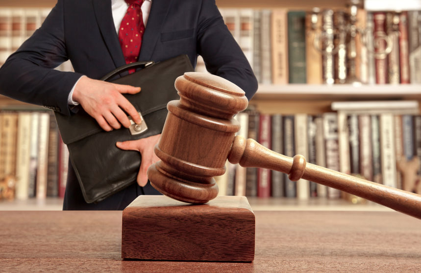 Public Defender Vs. Private Lawyer: Which Is The Right Choice?